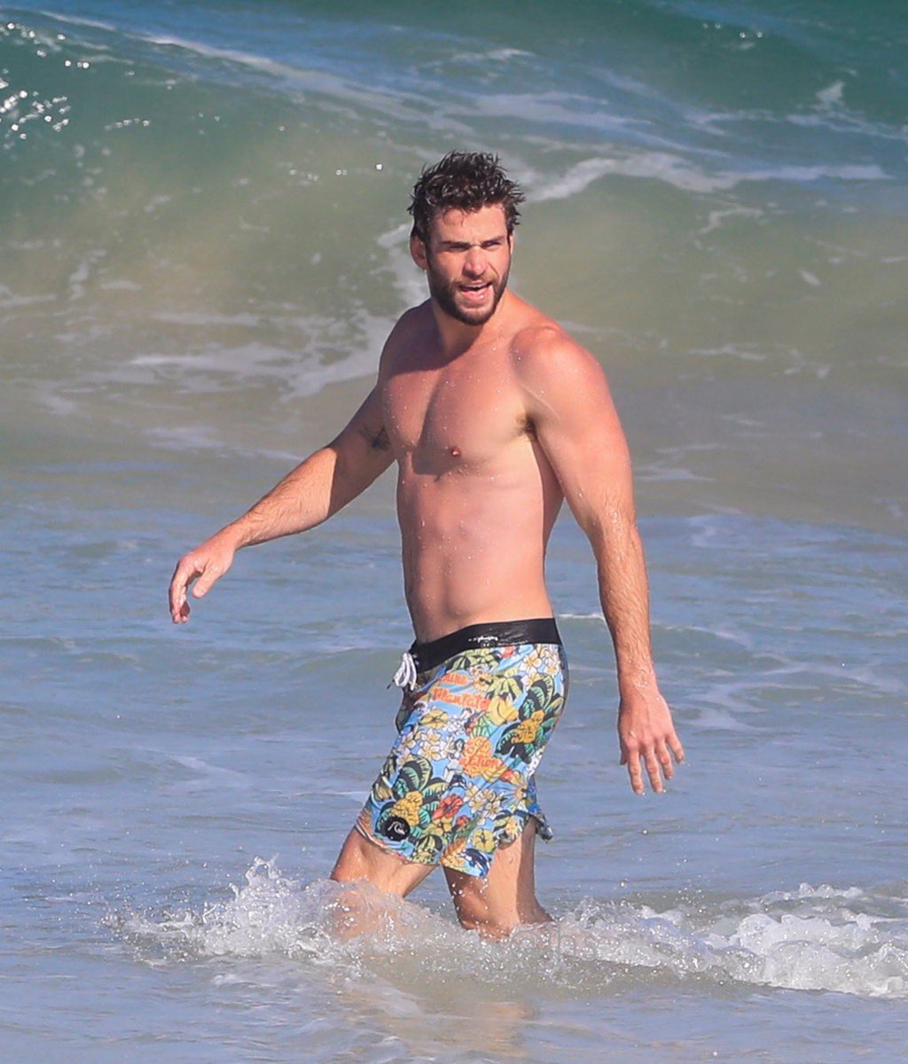 Liam Hemsworth Physique - Celebrity Body Type One (BT1), Male - Fellow ...