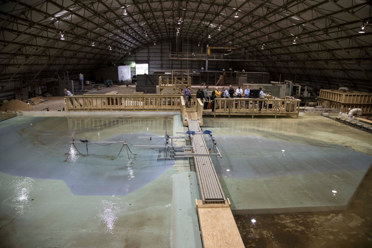 Coastal Hydraulics Lab Gary Bell demonstrates Red River Model ERDC ...