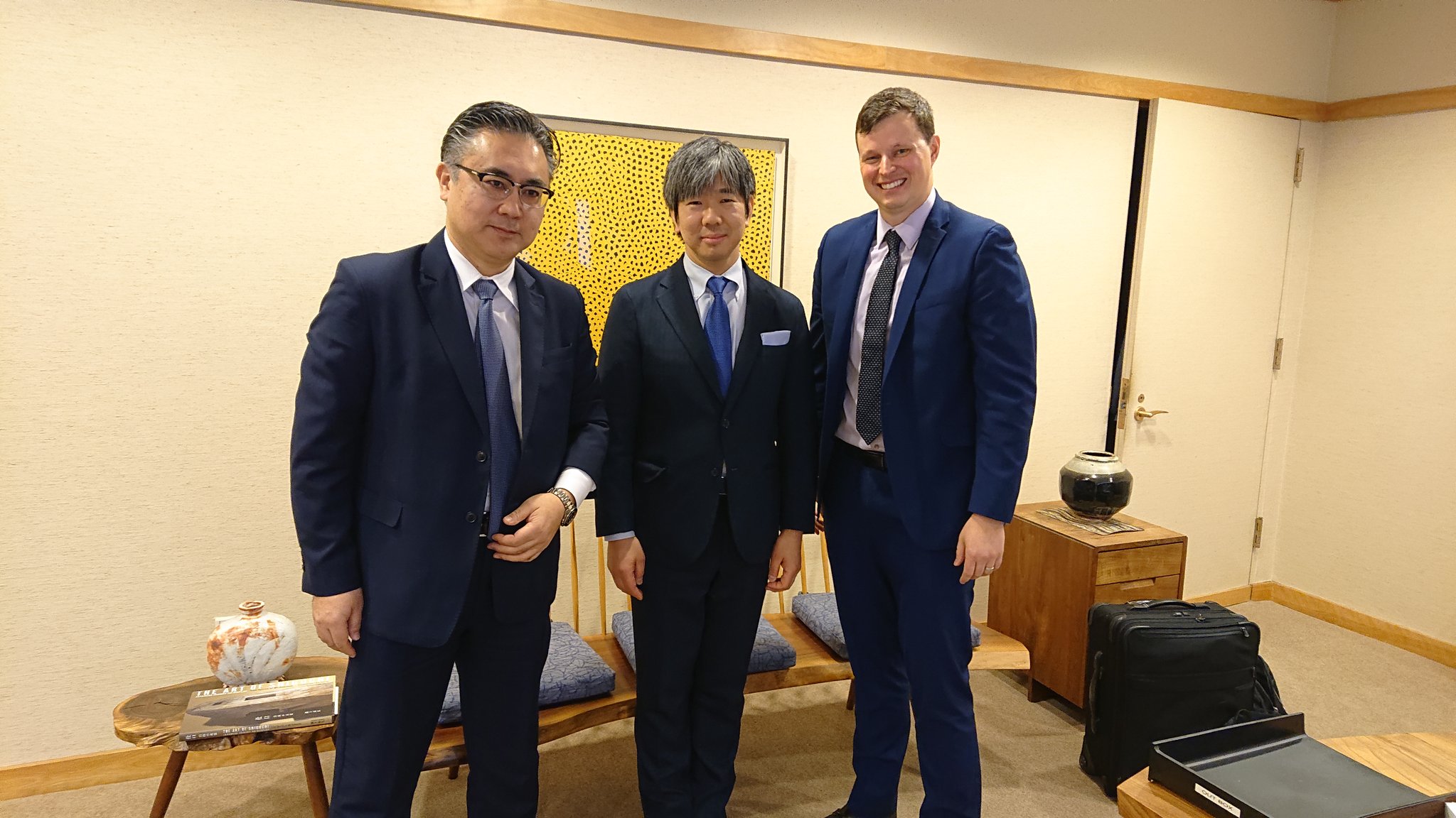 Yuichi Hosoya 細谷雄一 on Twitter: "ニューヨークで旧知のお二人との再開。うれしいです。 https://t.co/jkTDLlHAxH" / Twitter