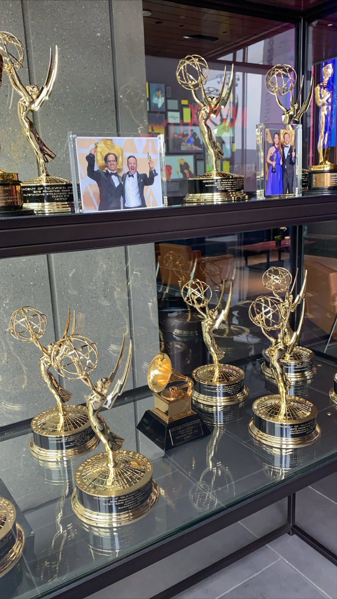 Subtle flex in the netflix lobby | AlexisOhanian7️⃣7️⃣6 | Scoopnest