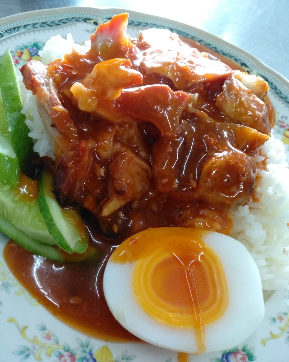 Pork in red sauce with rice 😋 Pae Wirat @wiratpae