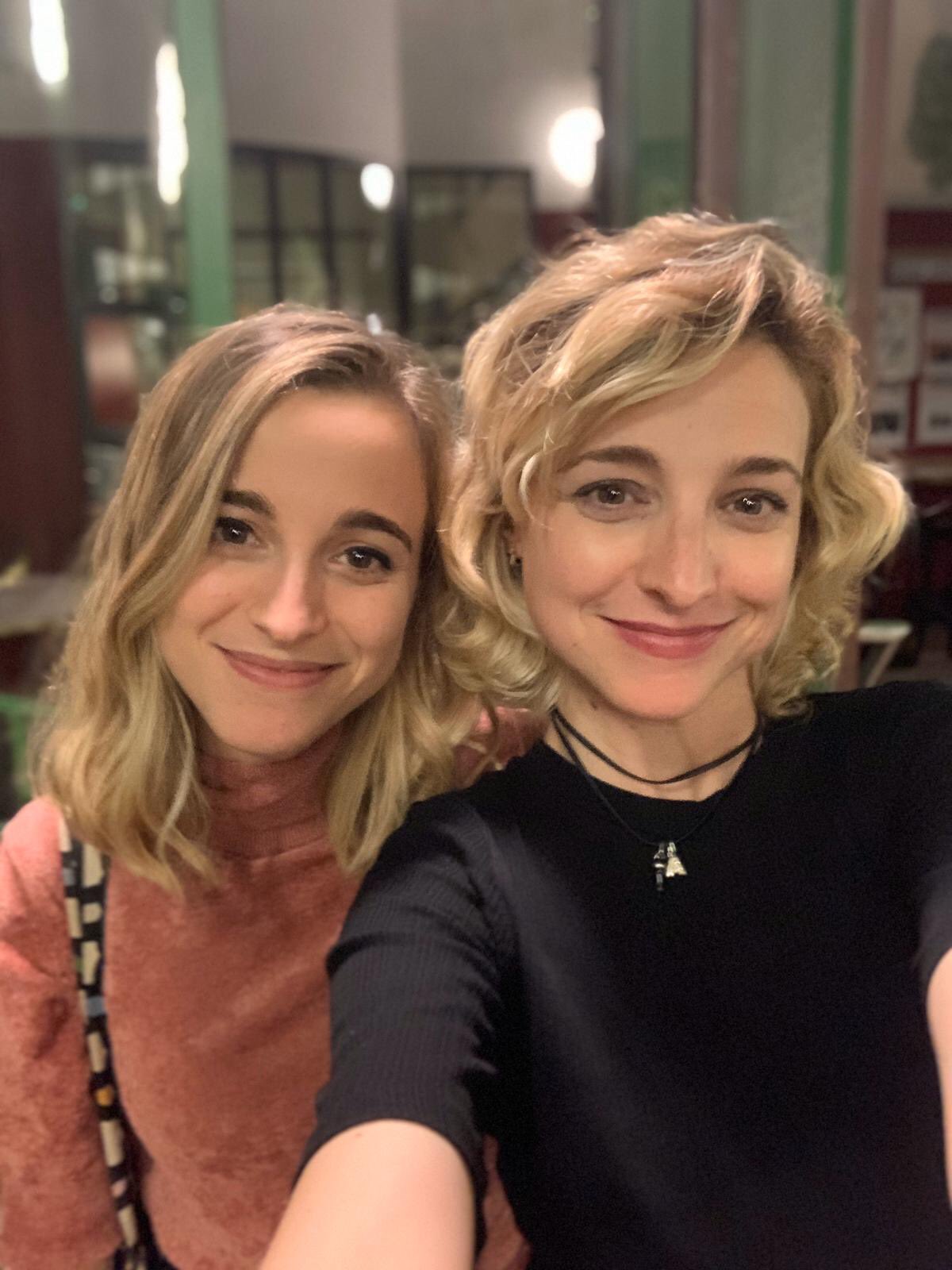 Nuria Moliner on Twitter: "Avui la meva sister presenta els #PremisGaudí @academiacinecat i ...