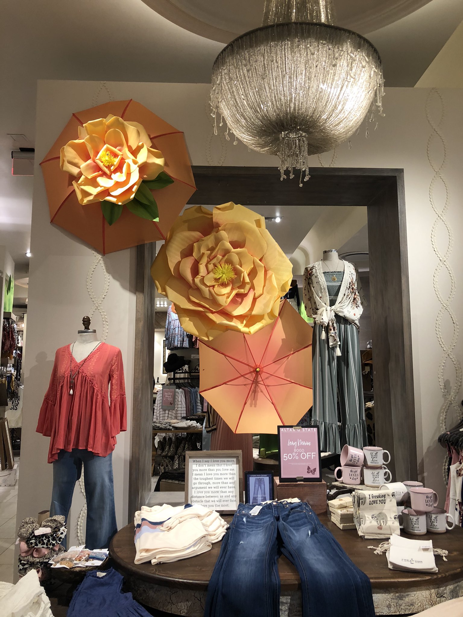 Summer Window Display Ideas