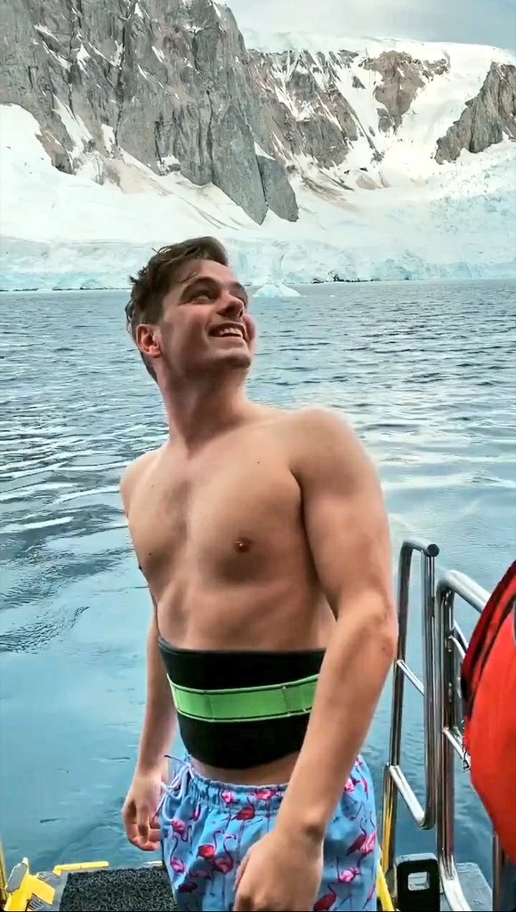 Martin Garrix serves body - Celebria - ATRL