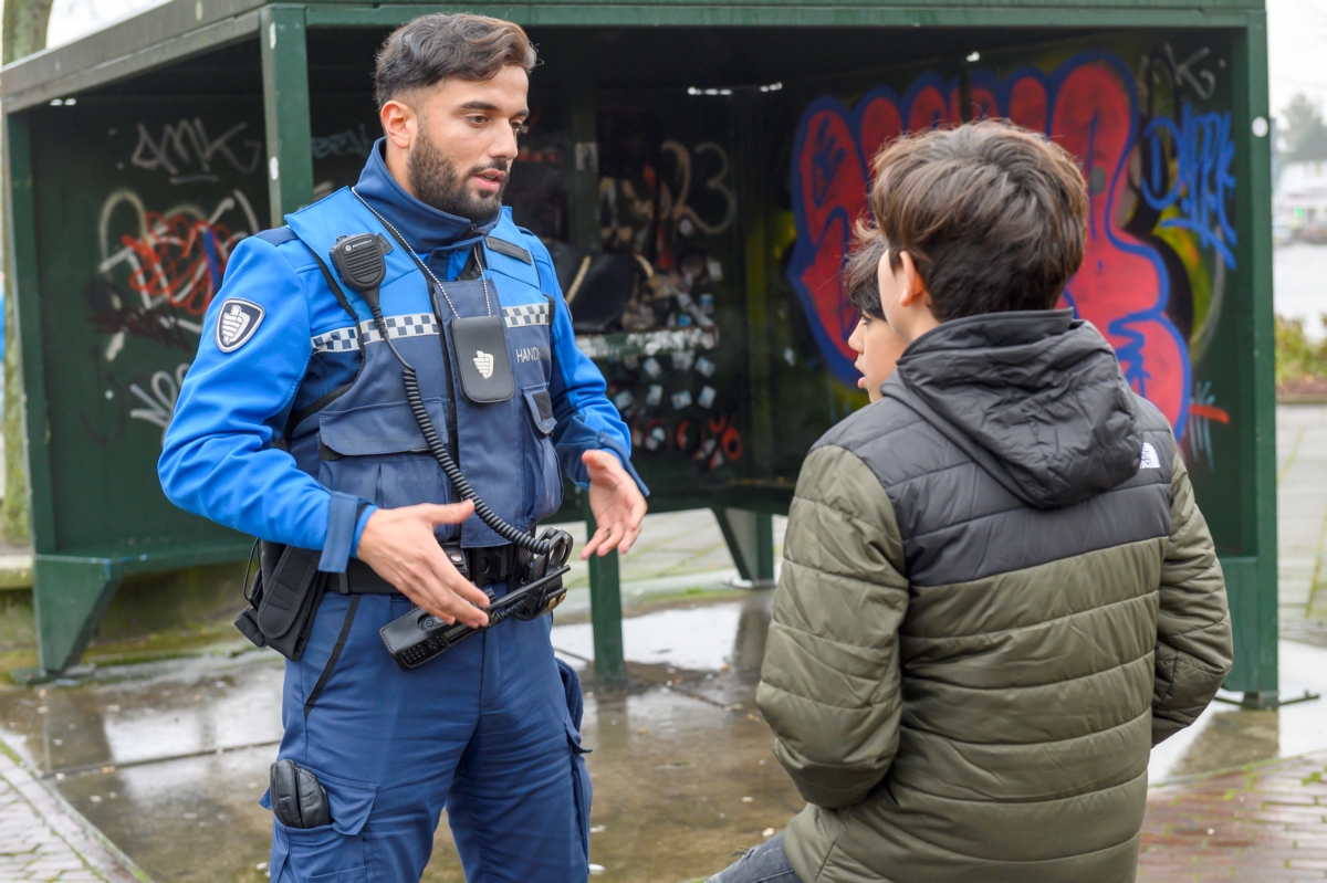 Haarlemmermeer on Twitter: "Ali Gul is straatcoach in #Haarlemmermeer en ziet dat jongeren in ...