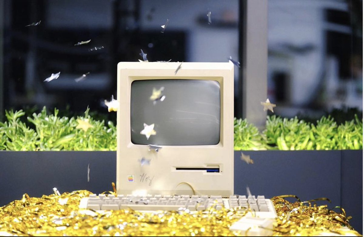 Steve's Gathering Golden Apple Mac OS