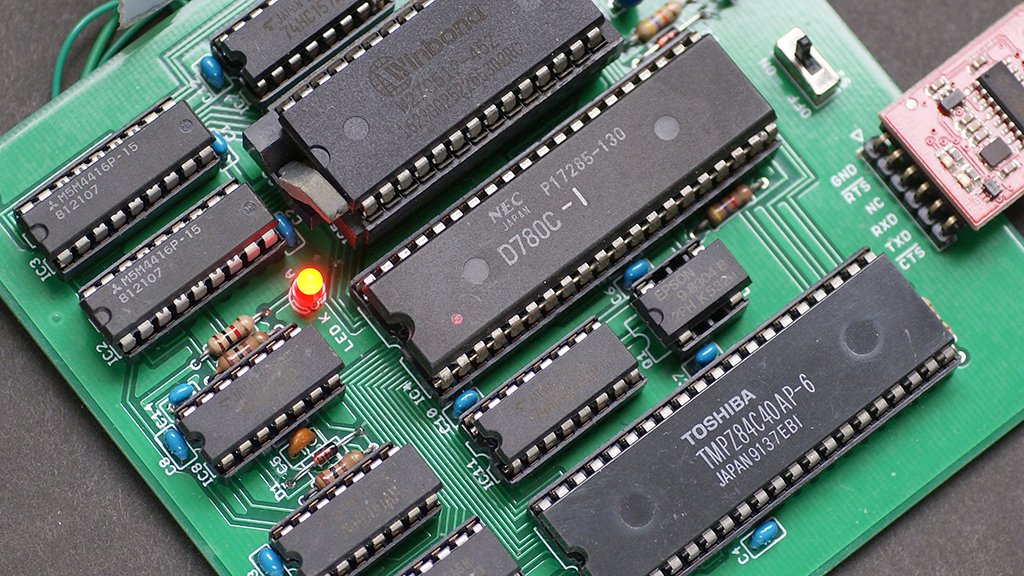 電脳伝説 on Twitter: "初期のPC-8001から取り外したuPD780C-1には謎の赤丸が付いています。そういえば、MC6800はダイの設計を変更したとき古い在庫品に赤丸を付けた ...