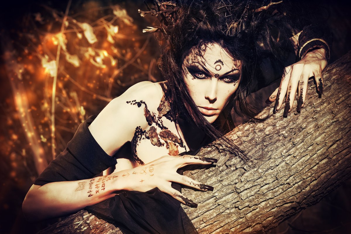 Twoucan - Divine Goth (@goth_divine)