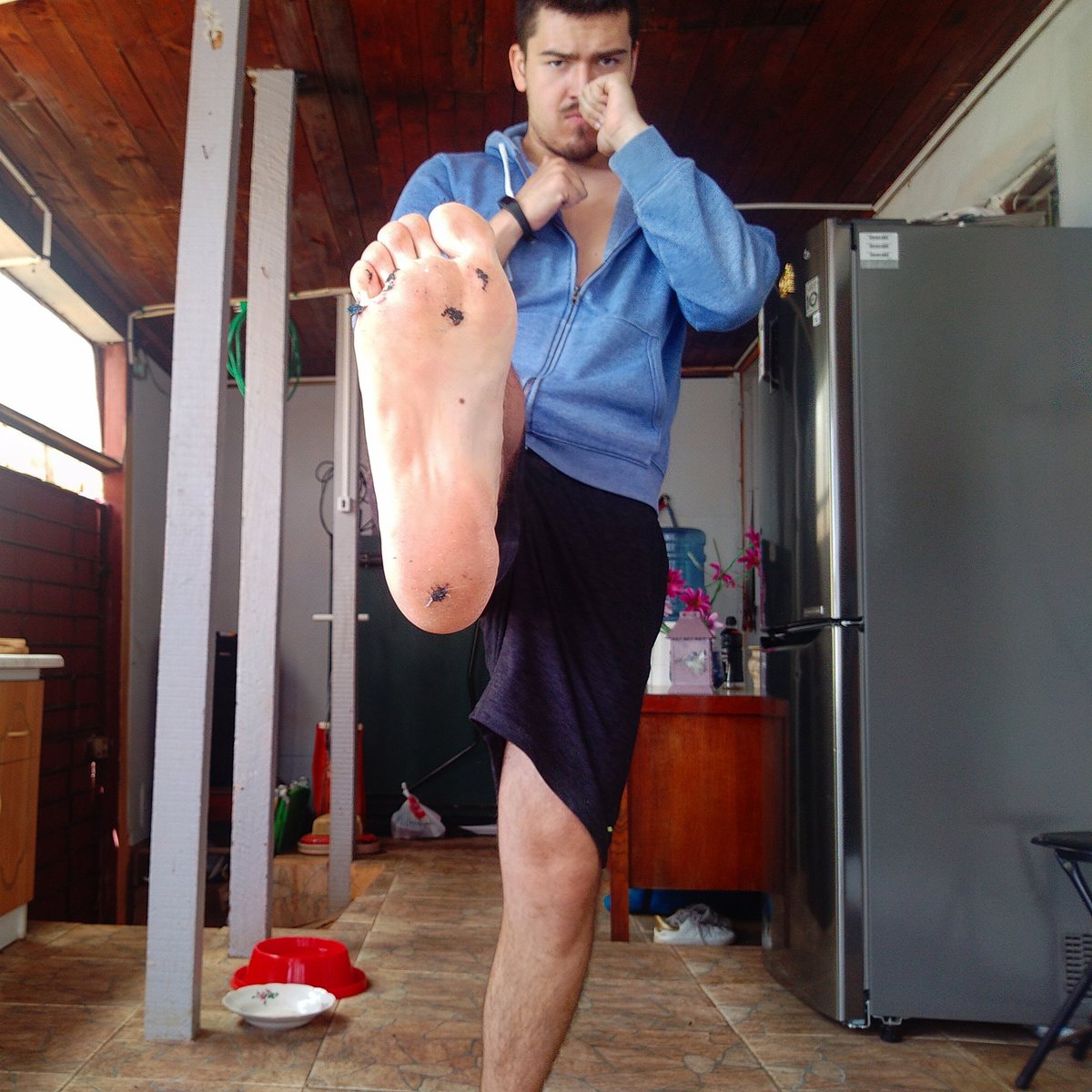 Giant Feet Crush Men