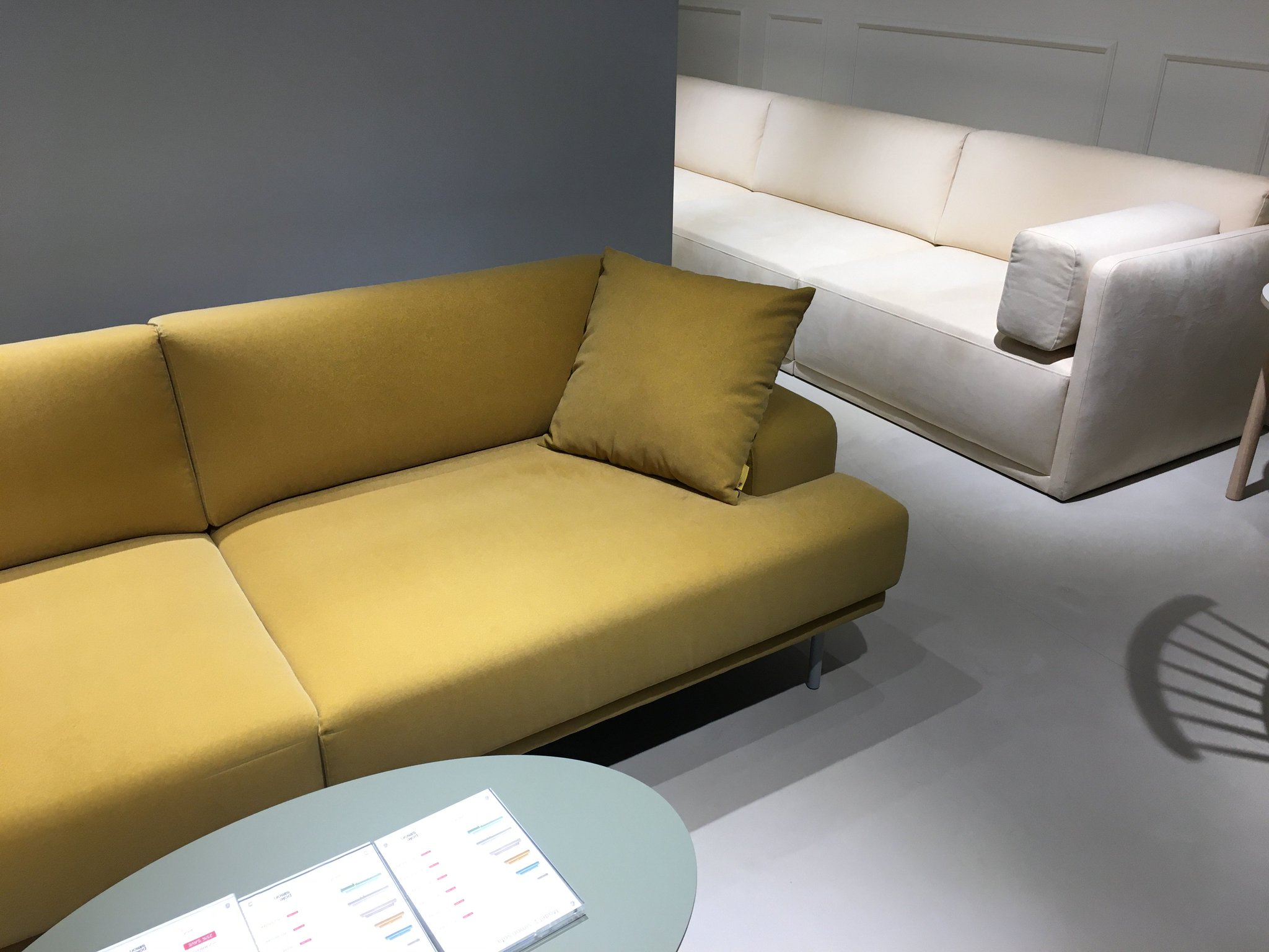 Pole Simon - 폴사이몬 소파 on Twitter: "어디에서도 찾아볼 수 없는 디자인 프리미엄 패브릭만의 색감 오래도록 새것처럼, 탄탄한 기능성 인체와 환경에 ...