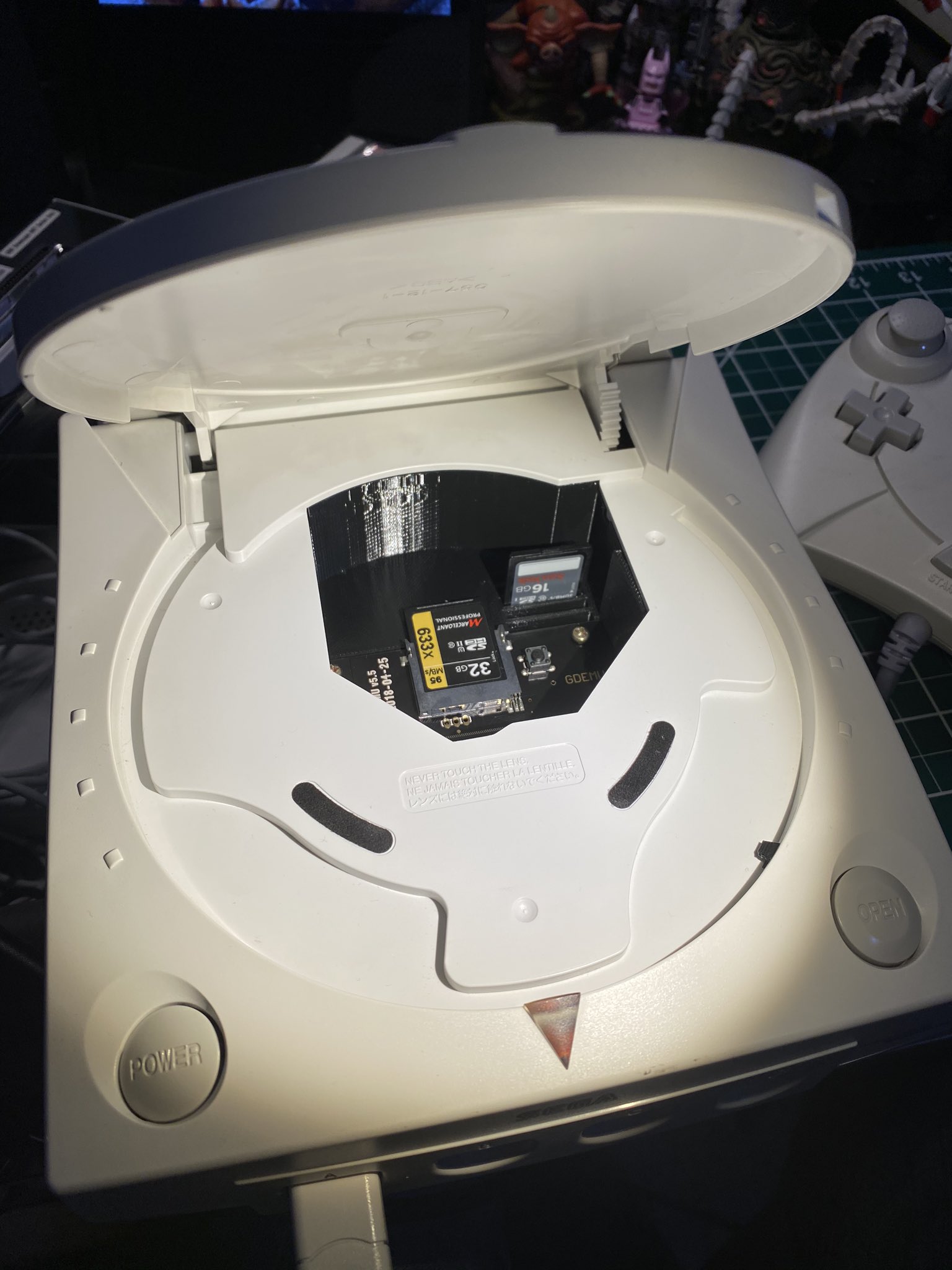 Scott Hanselman 🇺🇦 on Twitter: "Upgraded the Dreamcast a little more. Changed out the Fan for a ...