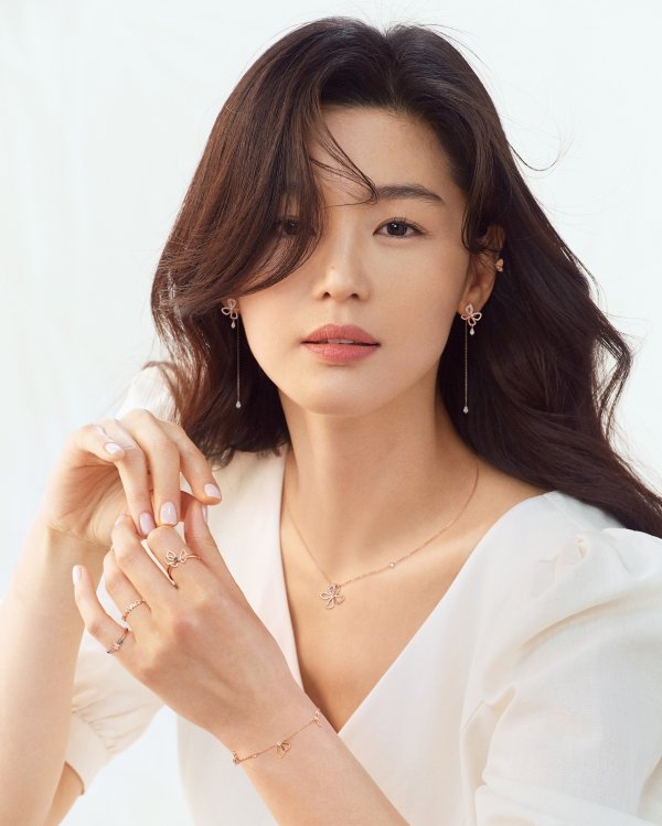 PHOTOSHOOT - Jun Jihyun looks stunning for jewelry brand Stonehenge ...