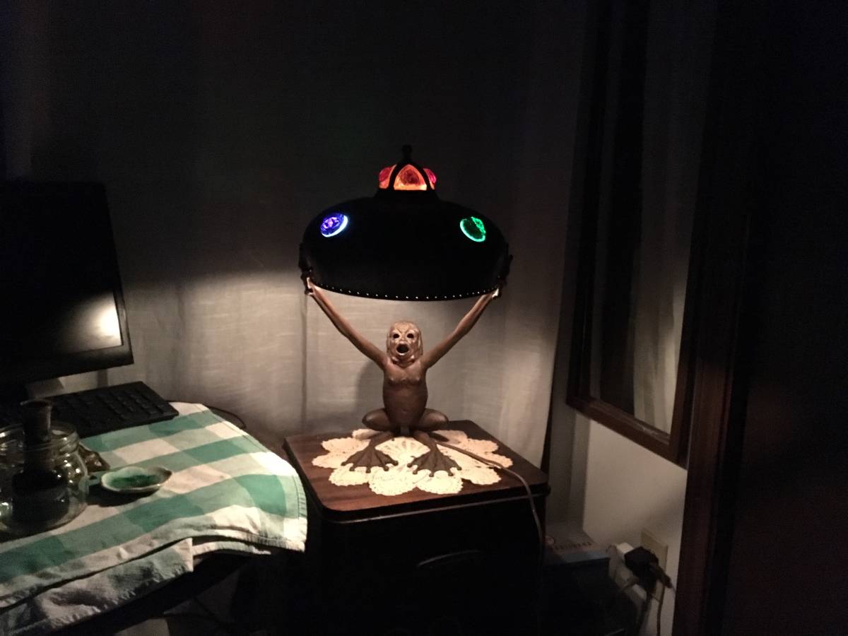 Thread by @BBolander: huh this is kind of a weird lamp somebody's ...