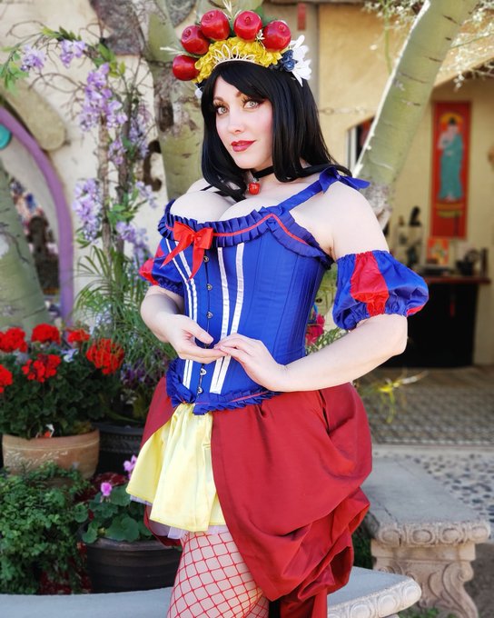 Twoucan - Alina Masquerade (@AlinaMasquerade)