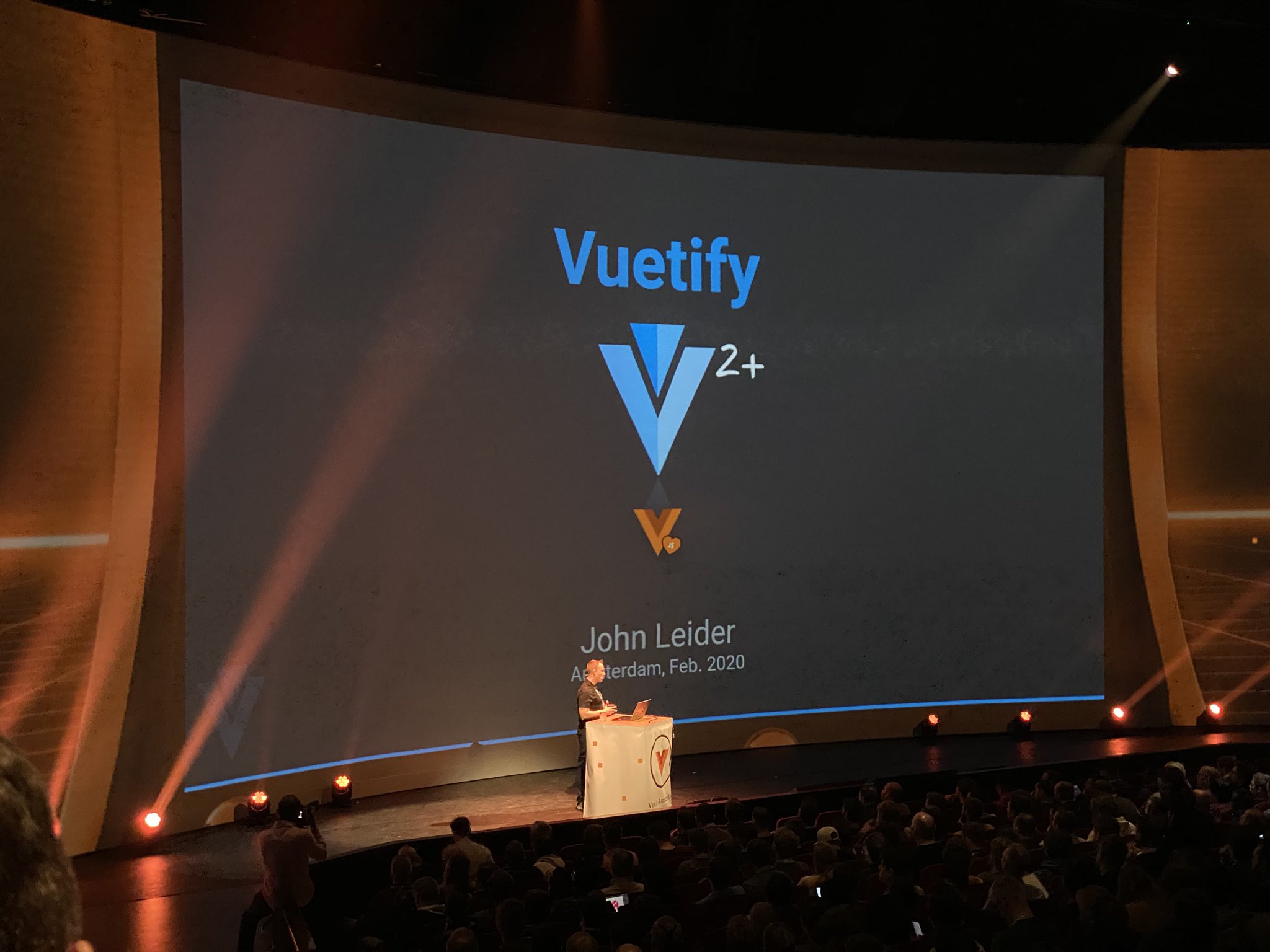 Vuetify on Twitter: "RT @MadeWithVueJS: Now on stage - @zeroskillz, a real dinosaur 🦖 (in terms ...
