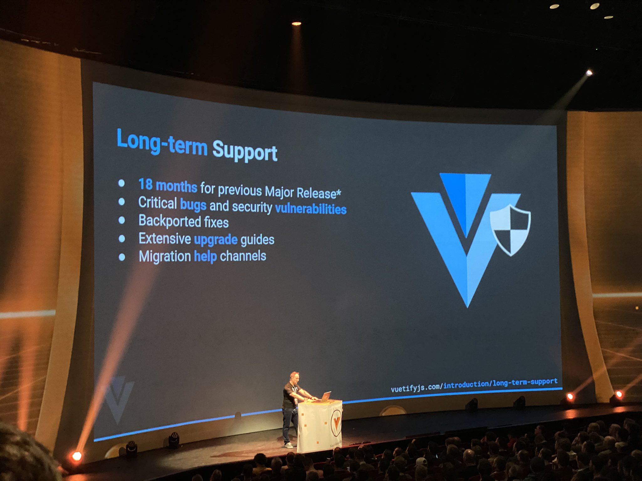 Vuetify on Twitter: "RT @MadeWithVueJS: Now on stage - @zeroskillz, a real dinosaur 🦖 (in terms ...