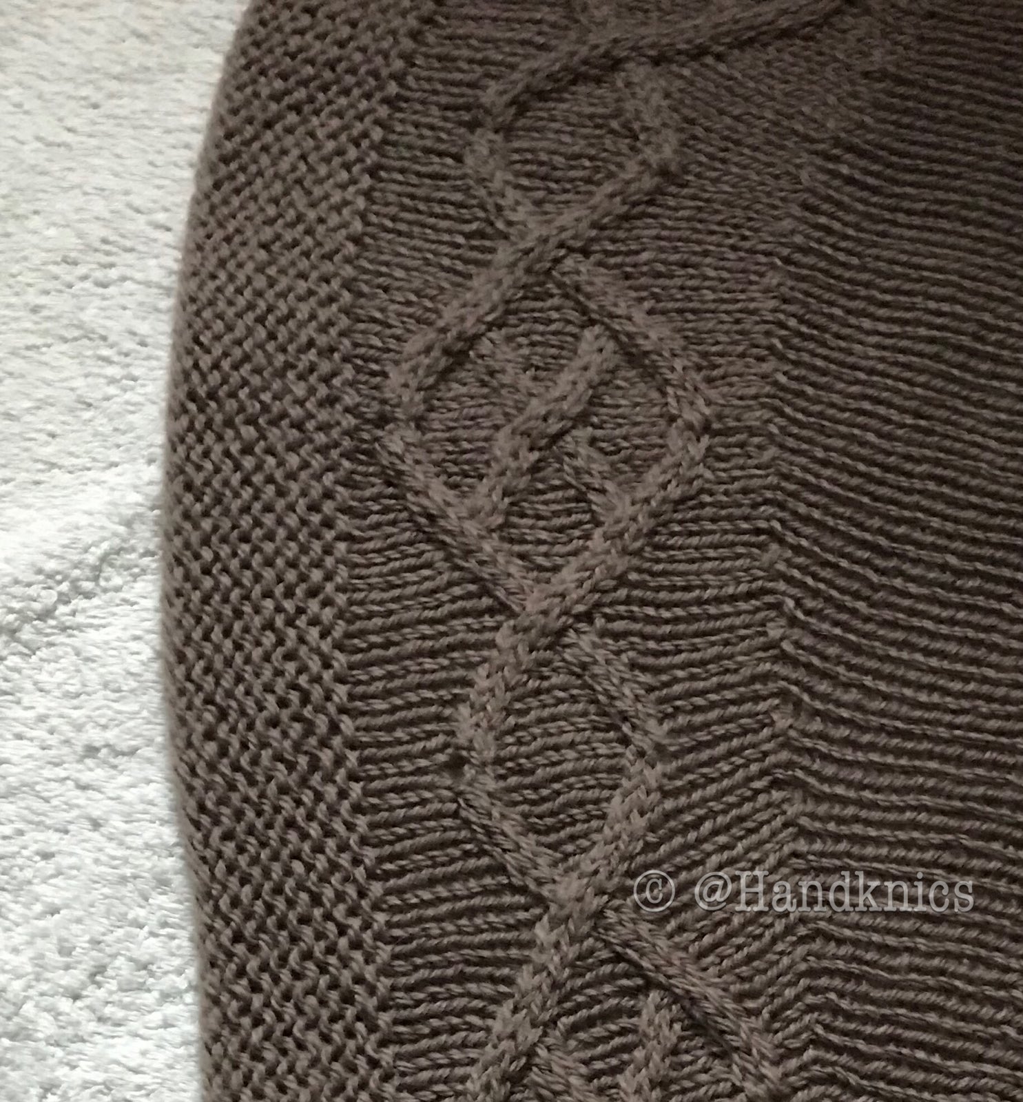 HandKnics on Twitter: "This shawl has been keeping me warm today. #handknits #slowfashion #shawl ...