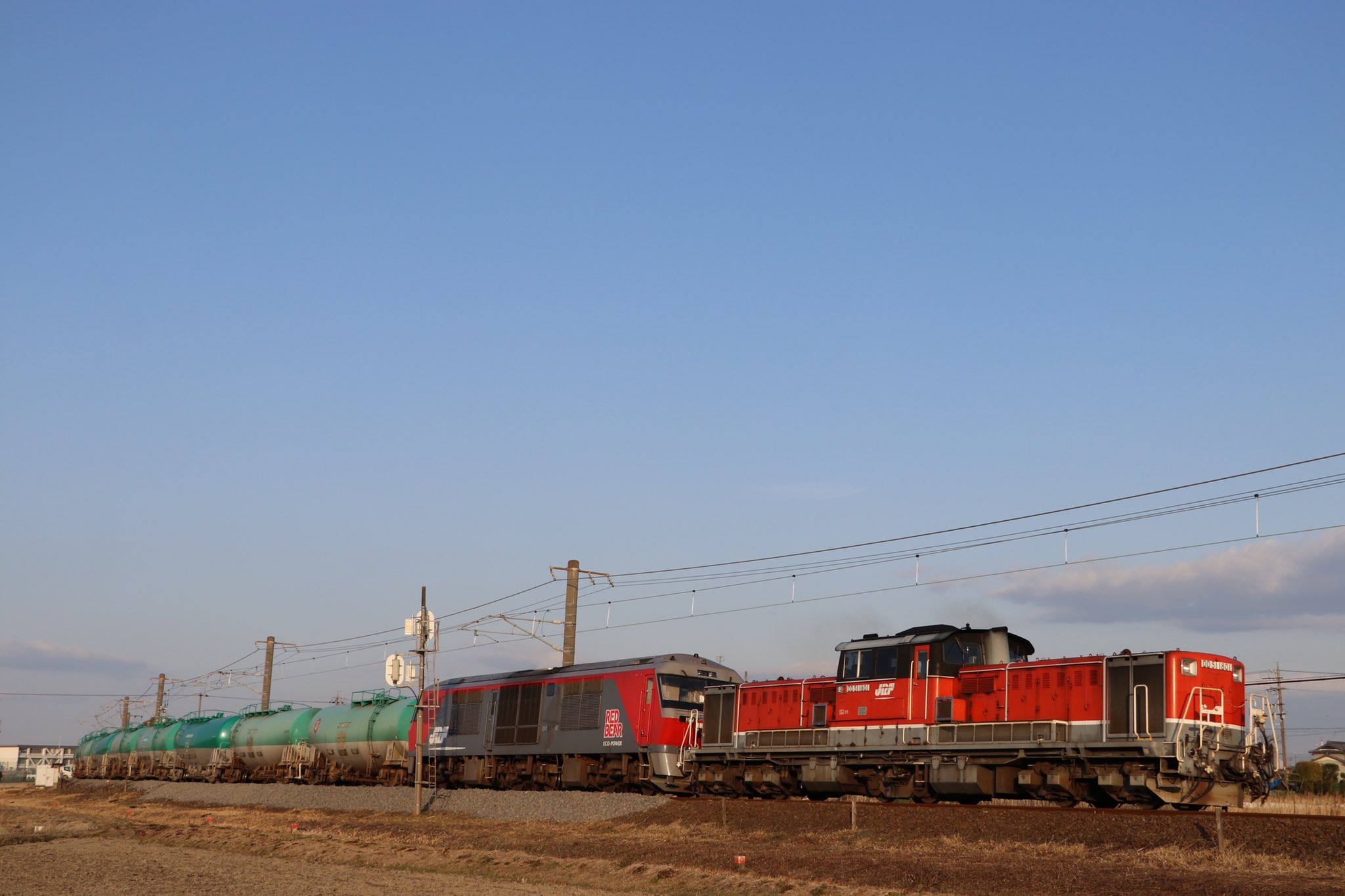 磯山千里 on Twitter: "2020/02/26 16時49分頃 8075レ DD51 1801 + DF200 206 + タキ16B 17時40分頃 2084レ DD51 857 ...