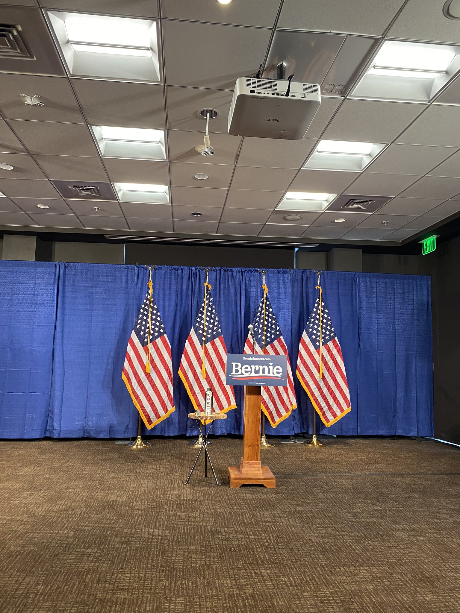 Ruby Cramer on Twitter: "Waiting for Sanders at Hotel Vermont in downtown Burlington. Silver ...