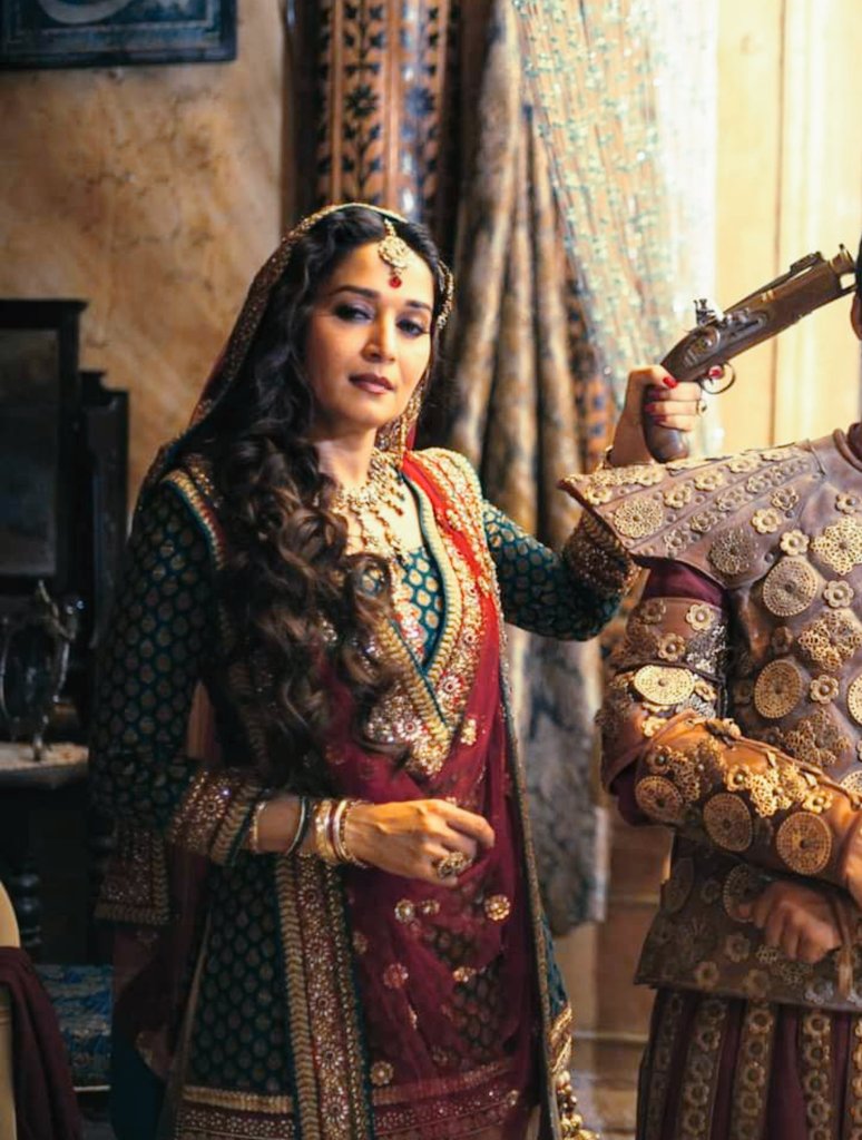 Begum Para Madhuri Dixit