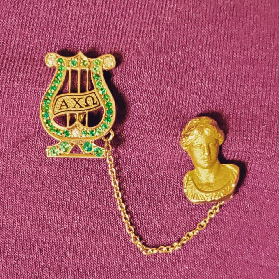 Axo Lyre Badge