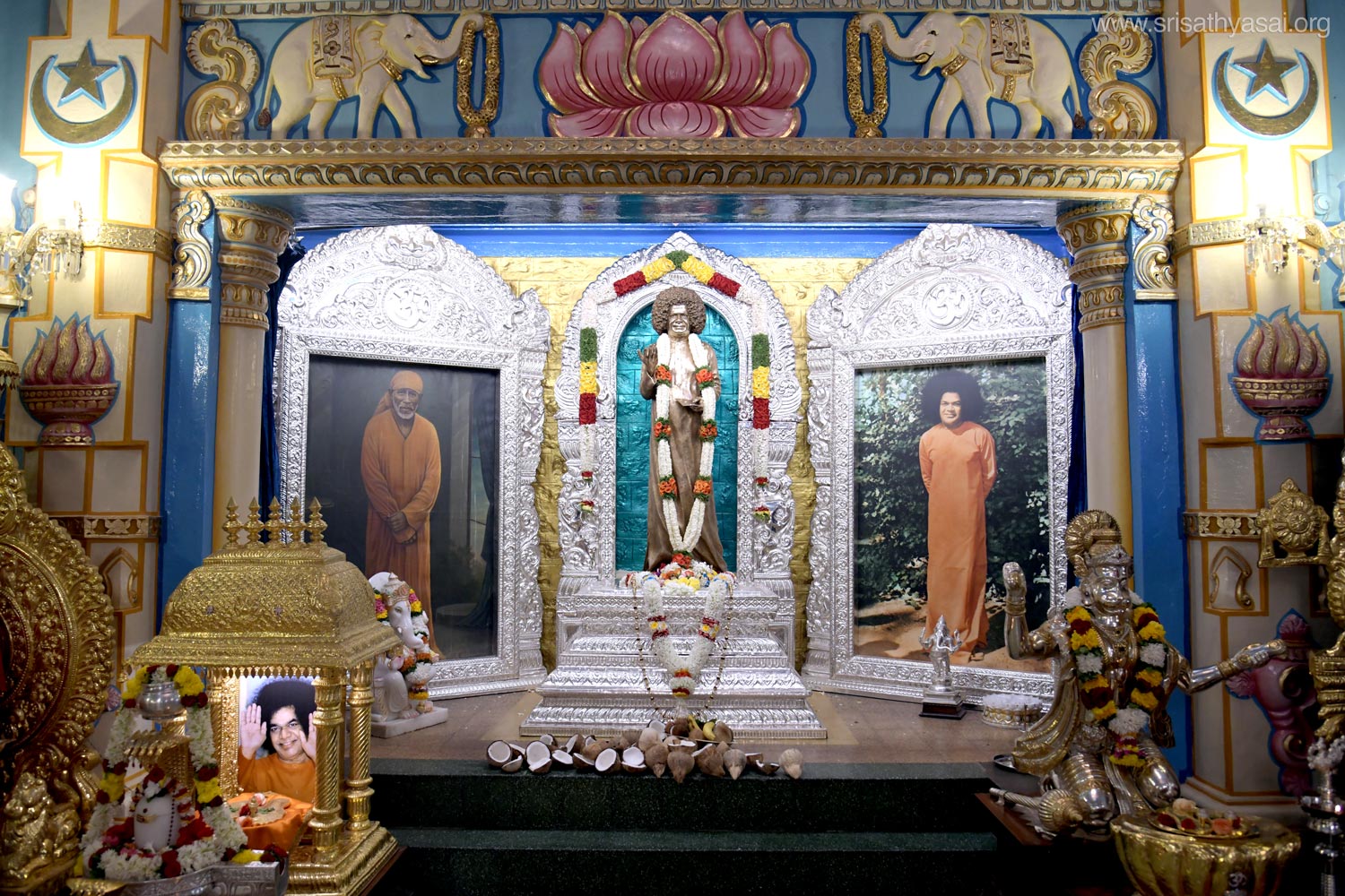 Sri Sathya Sai Baba - Official on Twitter: "Bhagawan's Beautiful Idol was reinstalled in ...