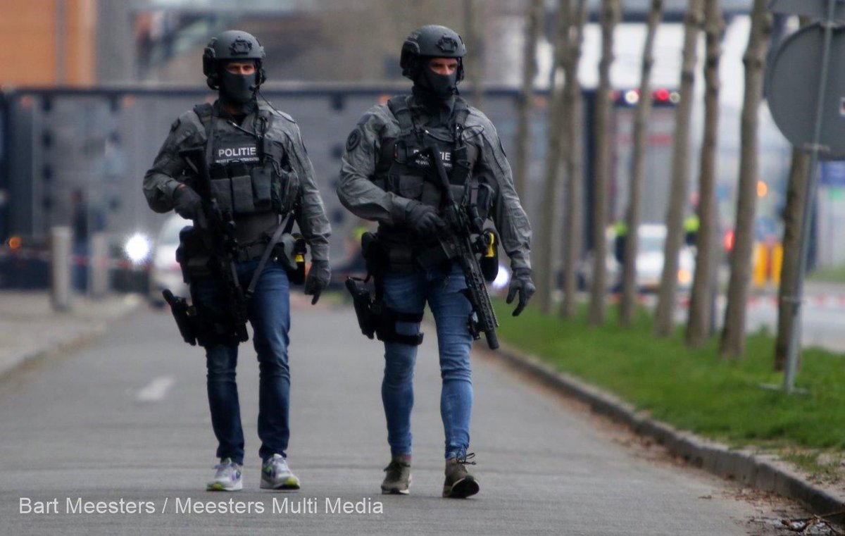 Explosief in pand UWV in Den Bosch blijkt loos alarm, man aangehouden -.. - Oozo.nl