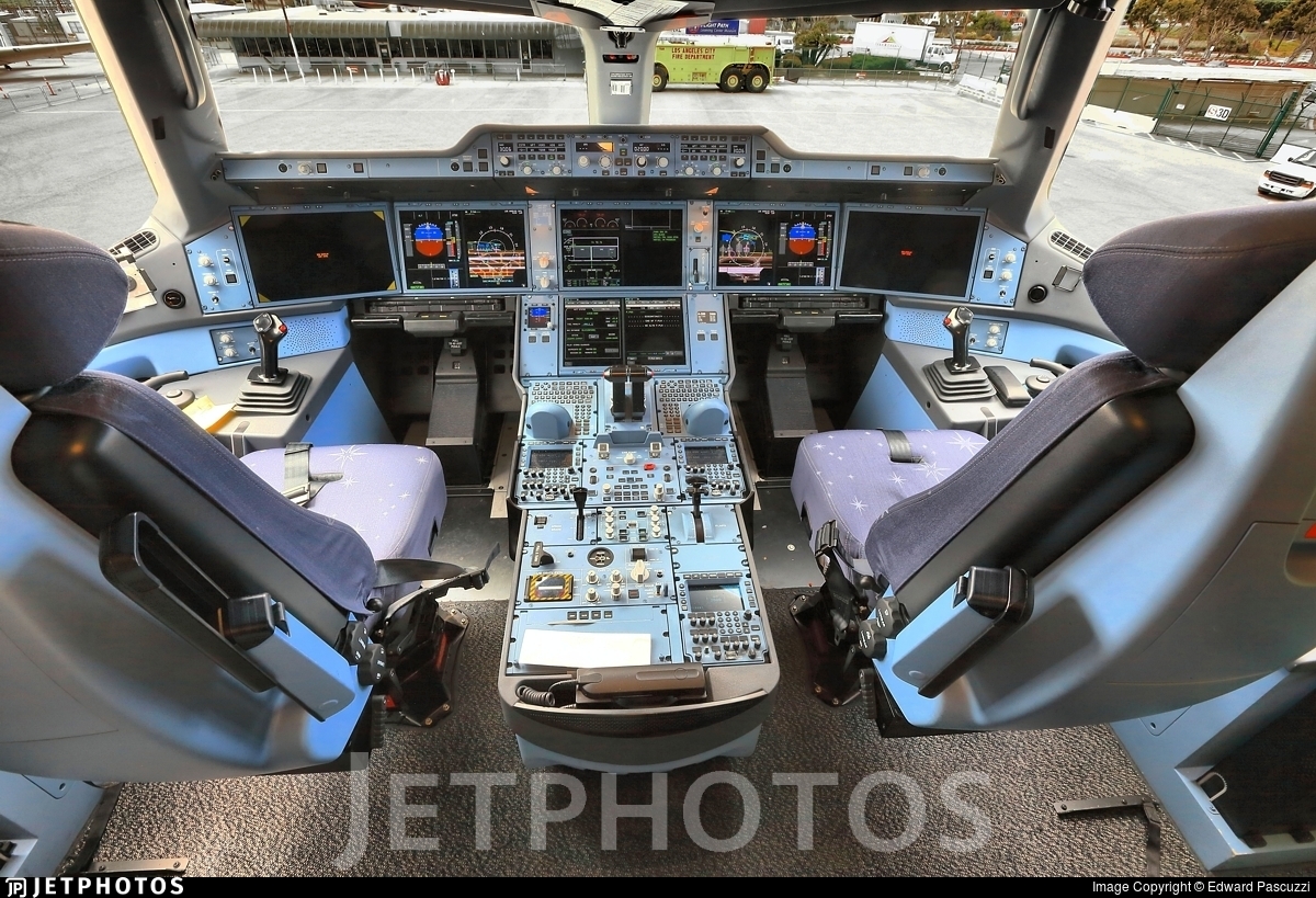 Delta Airlines 777 Cockpit