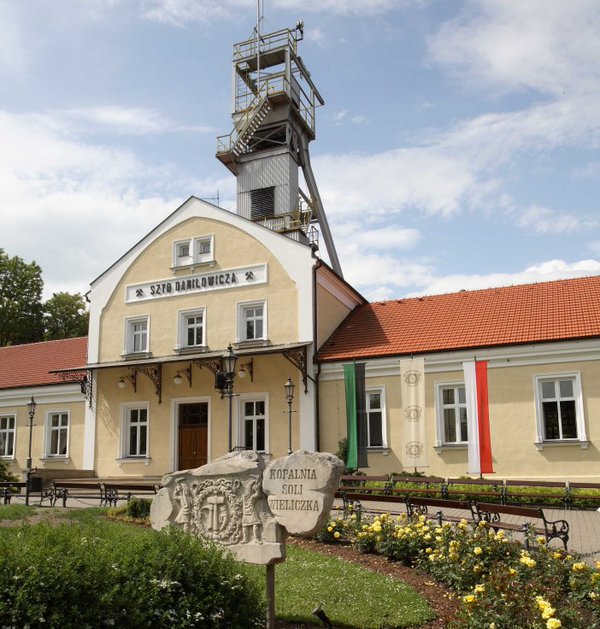 ヨーロッパ旅行 情報部 On Twitter 🇵🇱ポーランド、世界遺産『ヴィエリチカ岩塩坑 』 クラクフ から南東へ約10㎞。公開されて