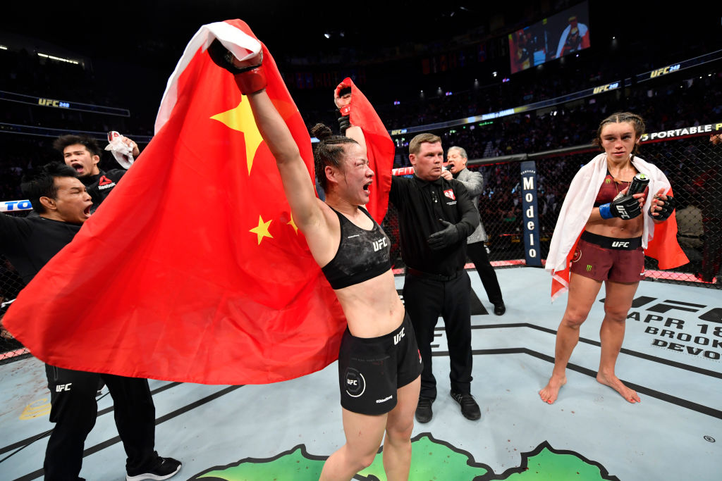 Congrats! China's first ufc champion Zhang Weili retained her UFC ...