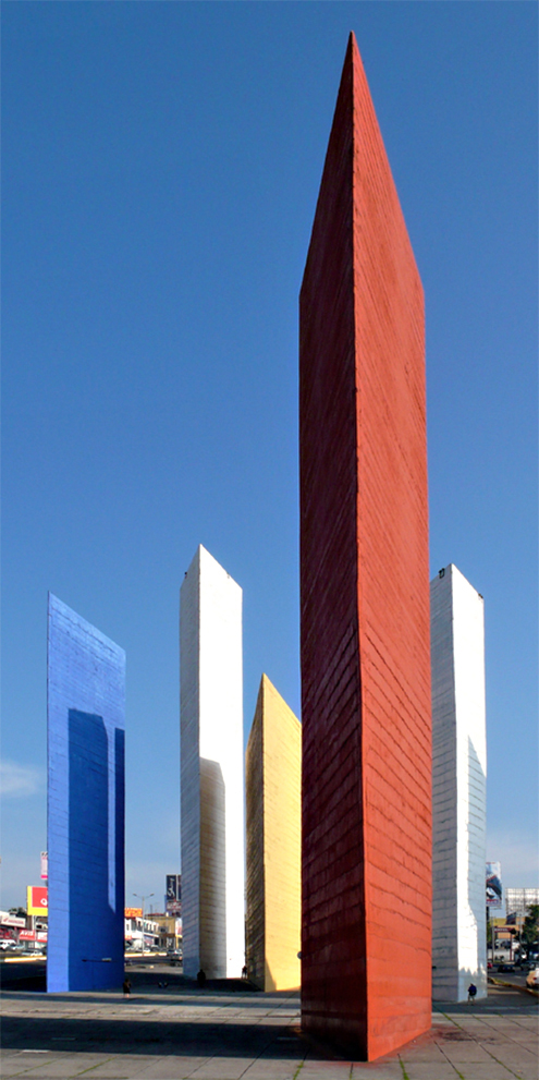 Edificios Con Prismas Triangulares Fondo Pirámide De Cristal Sobre