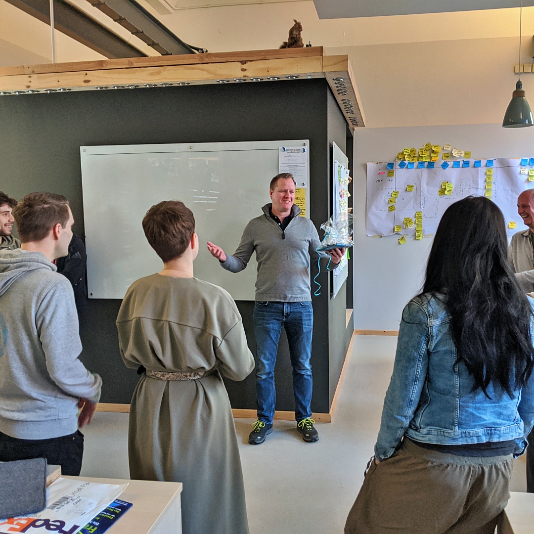 brainbits GmbH on Twitter: "Letzte Woche hat Michael sein #10jährigesJubiläum bei uns gefeiert ...