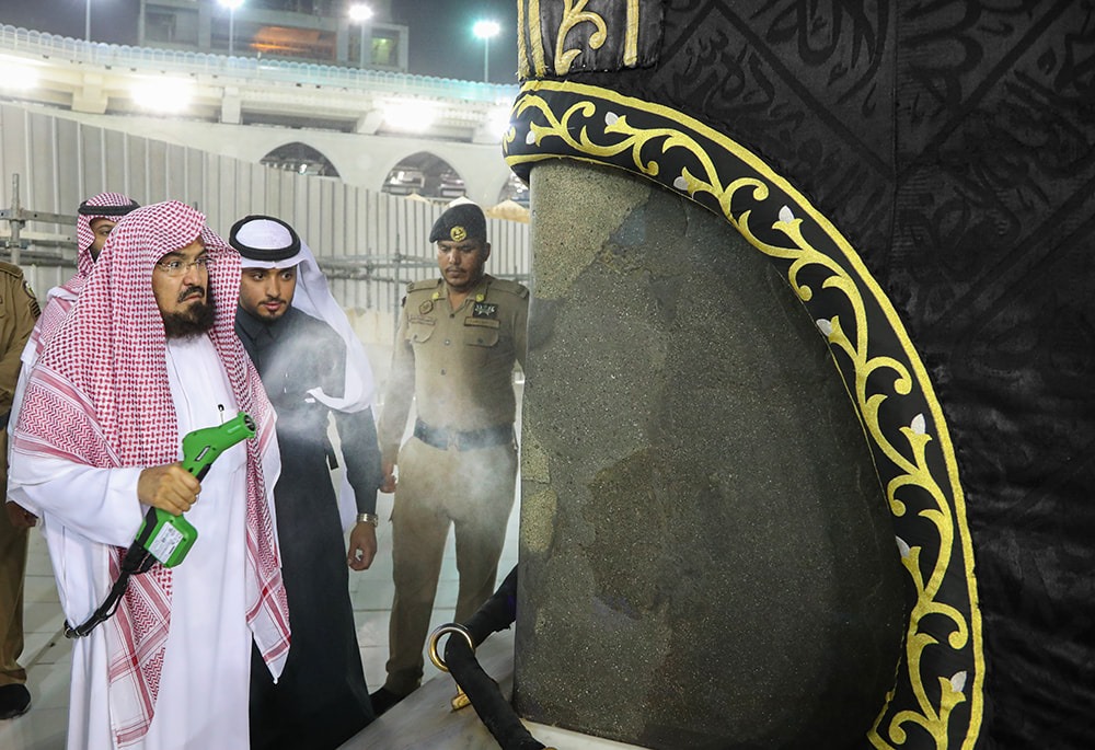 وكالة شهاب للأنباء On Twitter السديس يُشارك في أعمال تعقيم صحن
