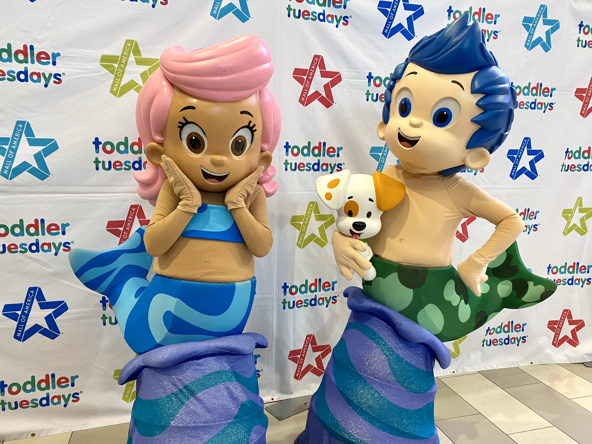 Bubble Guppies Molly Wallpaper