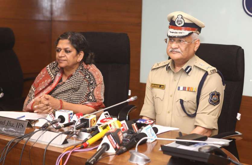 Gujarat Govt announces total lockdown in the entire state. DGP ...
