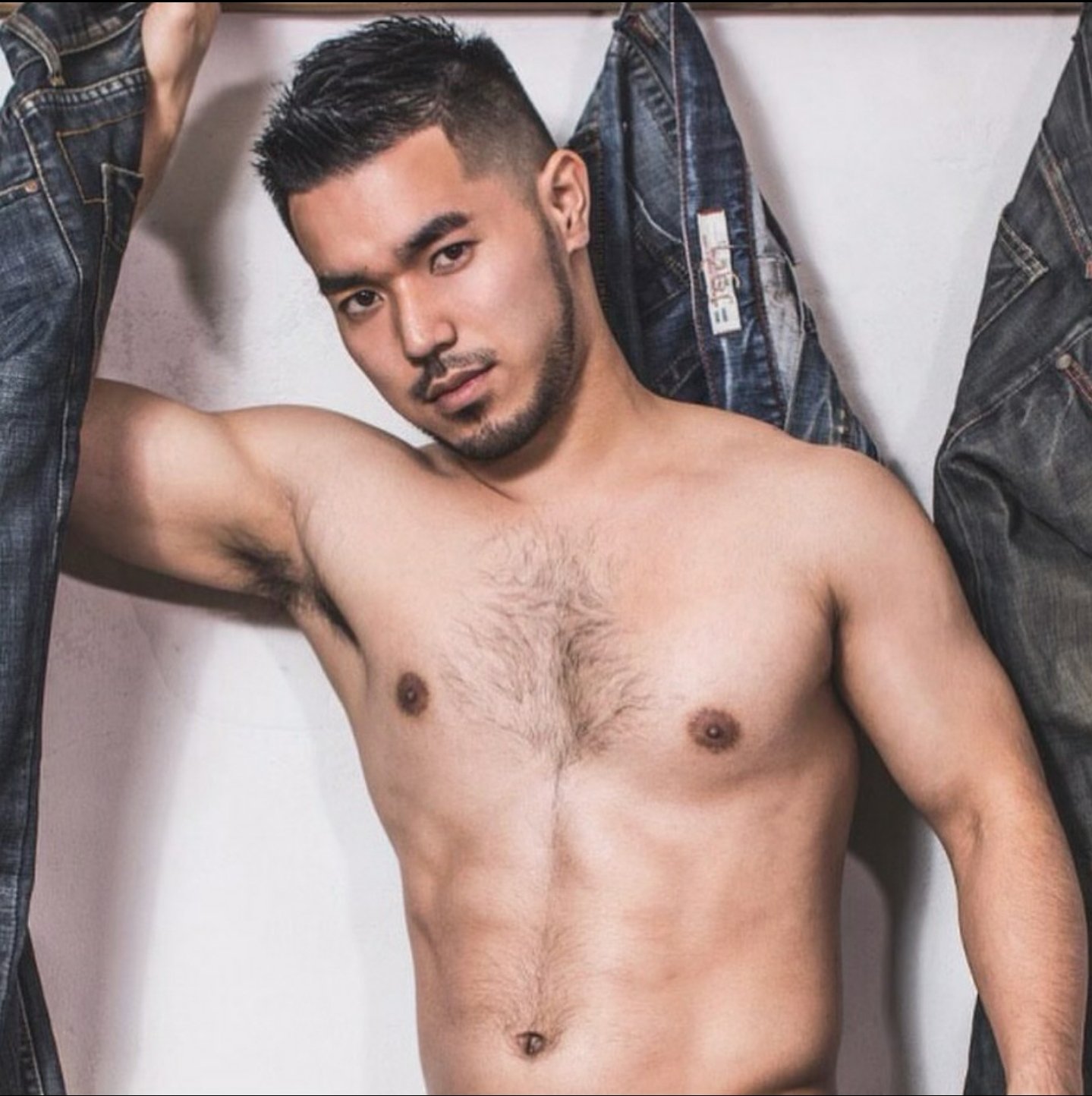 Blued Japan🇯🇵 🌈 on Twitter: "今週3/28(土)よる9時～⭐ Blued LiveにSatoshiさんが登場‼️ 今すぐアプリをダウンロードしておこう😚😚 ...