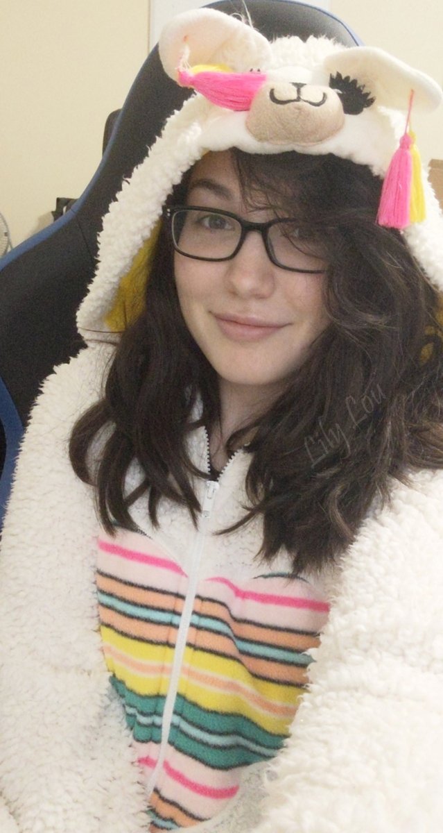 Relaxing at home 😌 Lily Lou @lilylouofficial