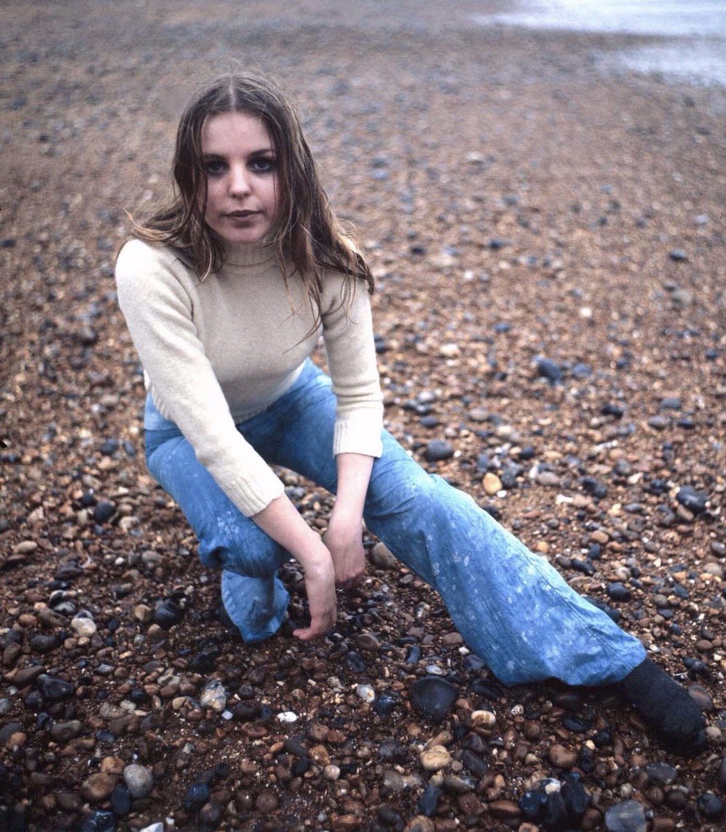 The GLAMOROS GALERY of SALLY THOMSETT (and ONLY Sally Thomsett thank ...