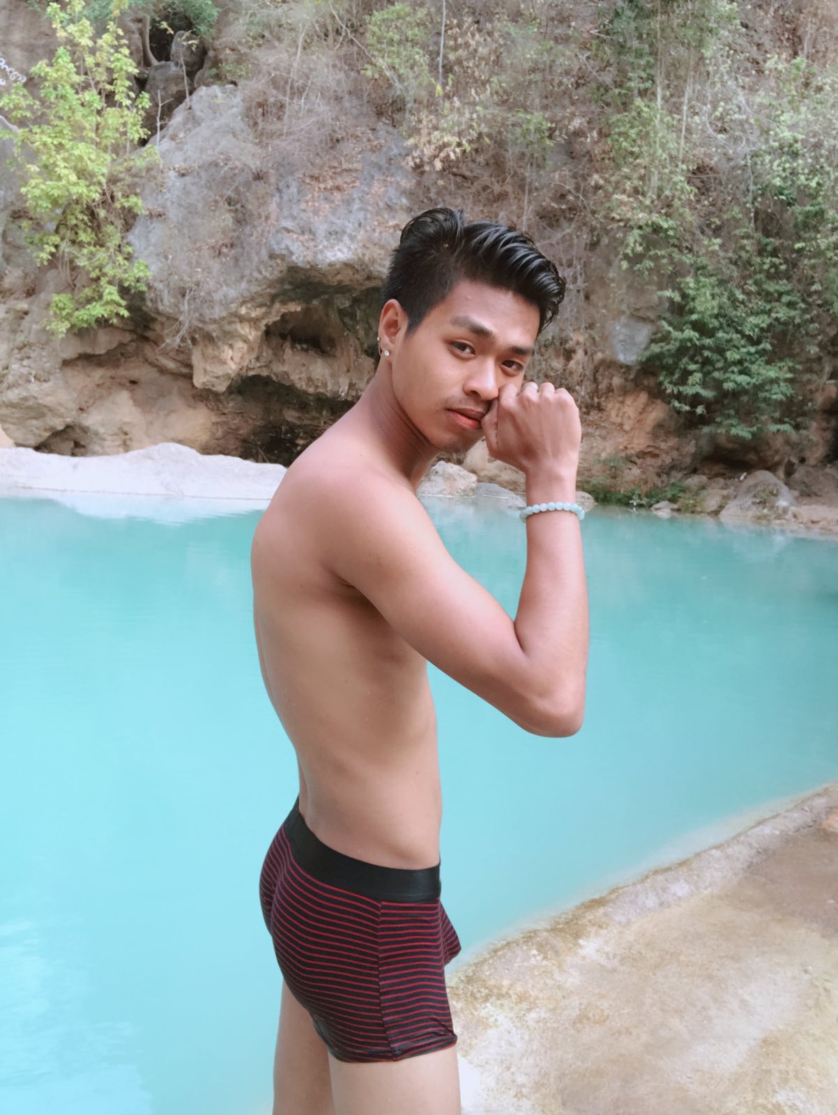 Nyo Lin Thit on Twitter: "ပူျပင္းလွတဲ့ေႏြရာသီမာ ေအးေအးခ်မ္းခ်မ္း ဇိမ္႐ွိ႐ွိနက္ အပန္းေျဖနားခ ...