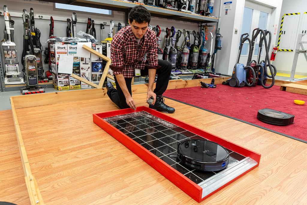 To test how well a robotic vacuum cleans, Maine Coon cat fur, Cheerios ...