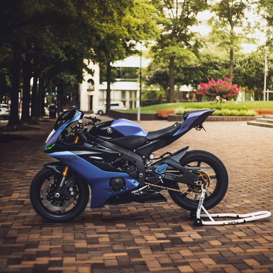 Yamaha R6 Black And Blue