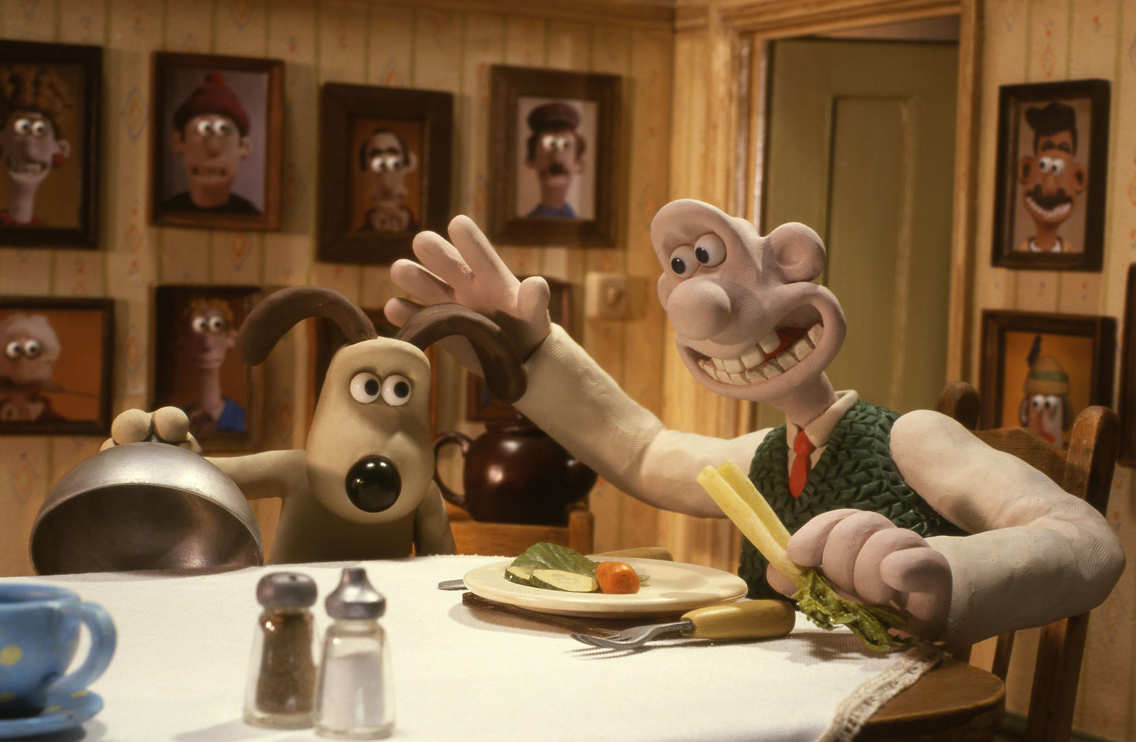 Wallace And Gromit Crackers About Cheese
