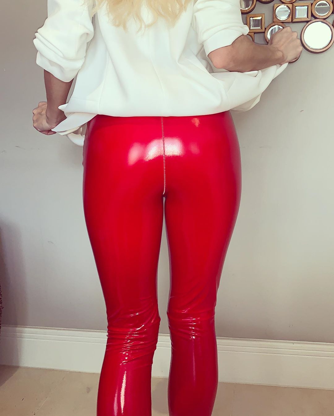 Jpww1001 On Twitter Late Milfy Monday Entry Sexy In Shiny Red