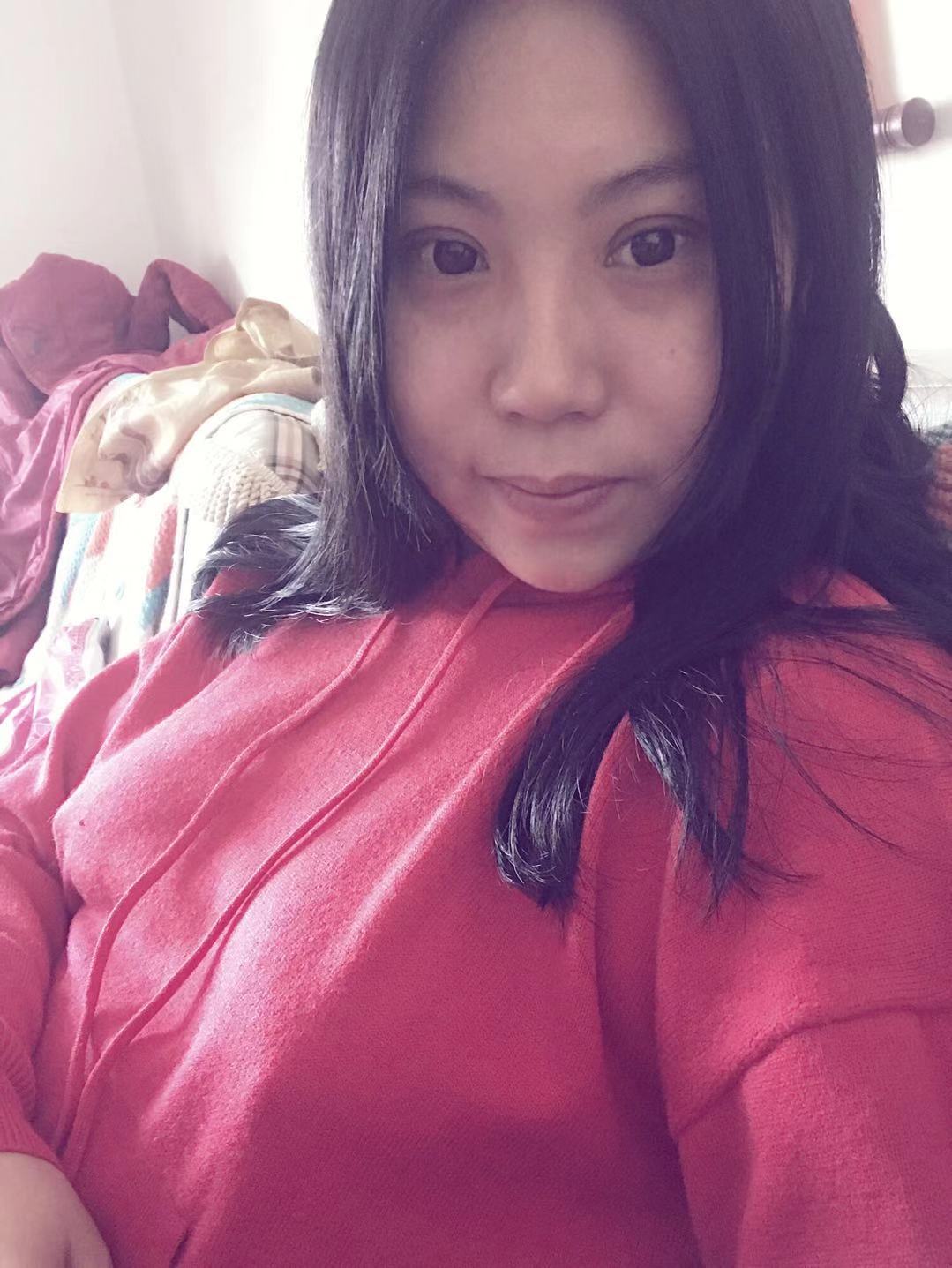 绿帽社区 On Twitter 网友投稿，想暴露下他老婆：30岁人妻，人前美女行政，人后兼职母狗，性欲强，喜巨根、调教，各位网友给个打分，顺便评估一下这个骚货做兼职妓女值多少？