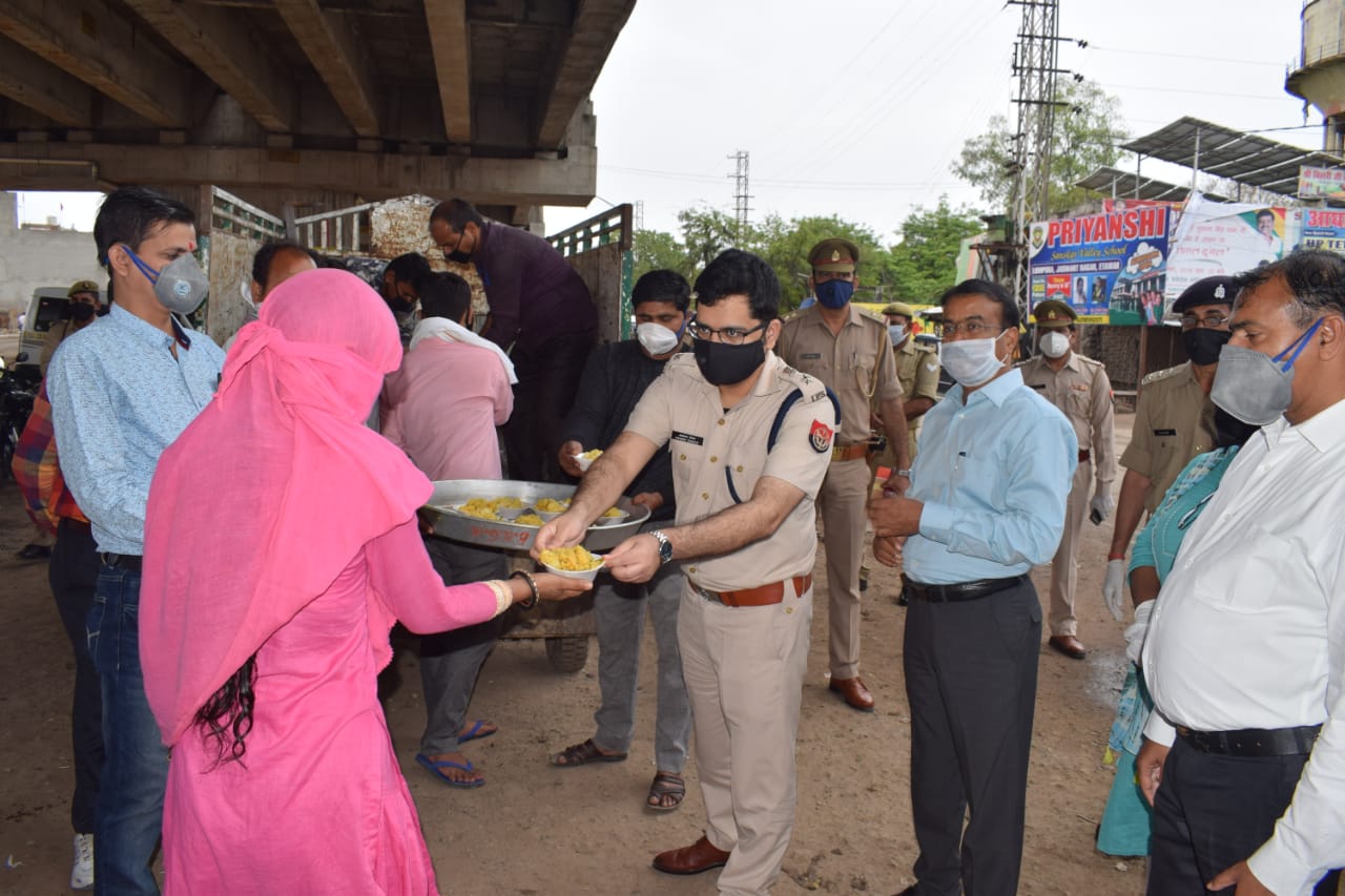 ETAWAH POLICE on Twitter: "कोरोना वायरस के संक्रमण से बचाव/नियंत्रण के दृष्टिगत लॉक डाउन के ...