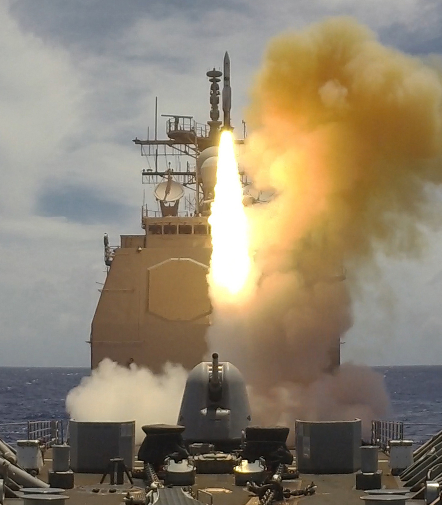 The forward-deployed USPacificFleet guided-missile cruiser USS Shiloh ...