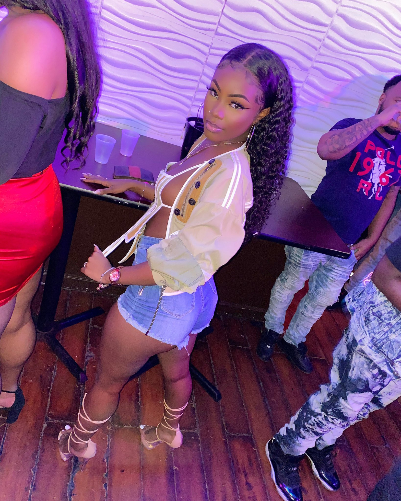 don’t mind me 🗣 on Twitter: "Okayyyy I have arrived #CurfewPopUp https://t.co/3vKbhqMcKD" / Twitter