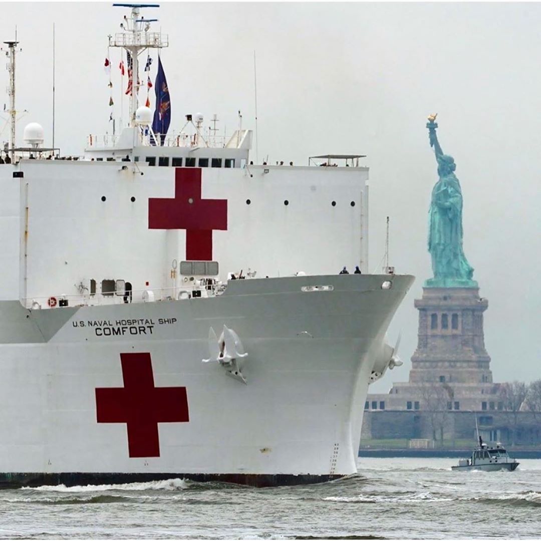 One of the most breathtaking photos, The USNS Comfort medical ship ...