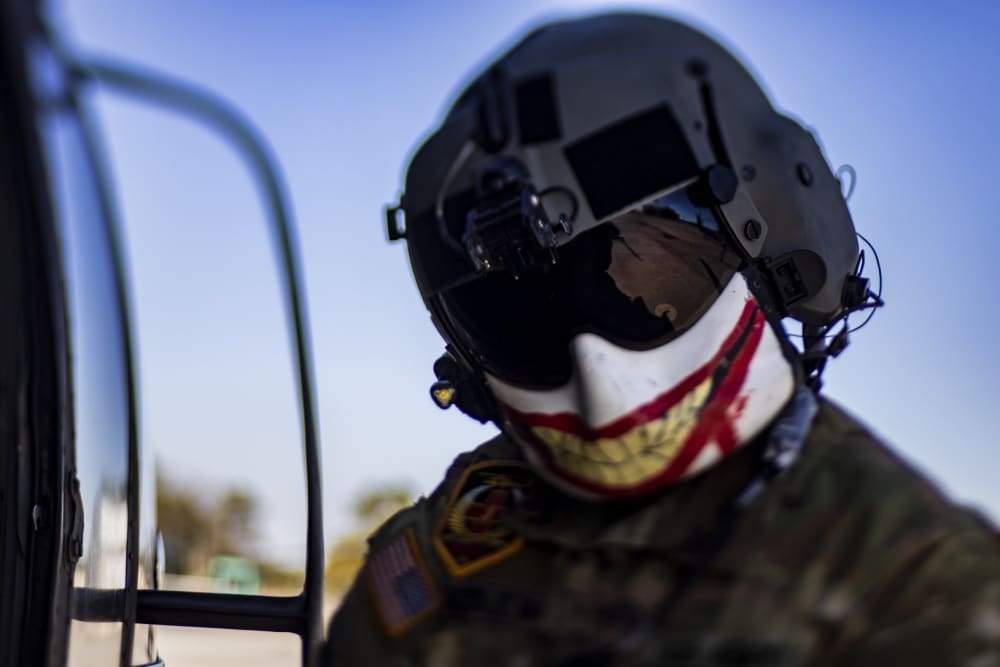 ‘It’s like our warpaint’— Why some Black Hawk crew chiefs paint their ...