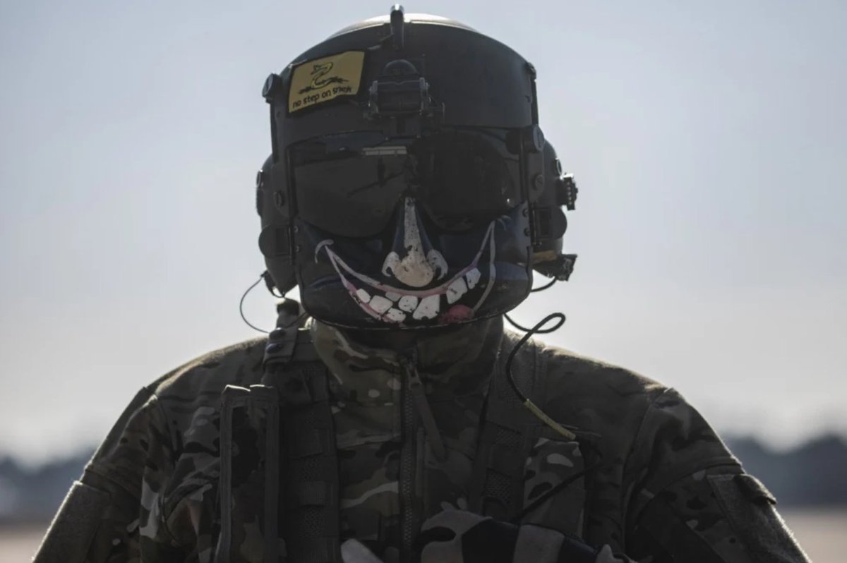 ‘It’s like our warpaint’— Why some Black Hawk crew chiefs paint their ...